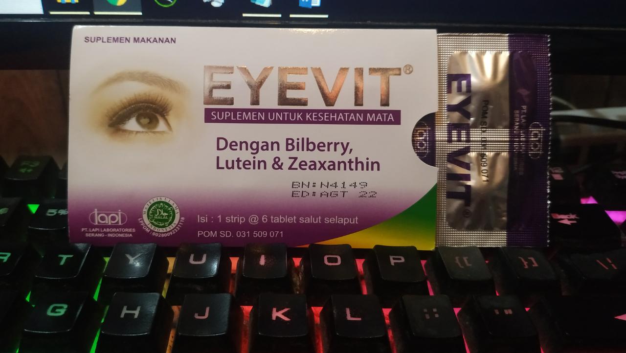 Eyevit Menjaga Kesehatan Mata di Era Serba Online
